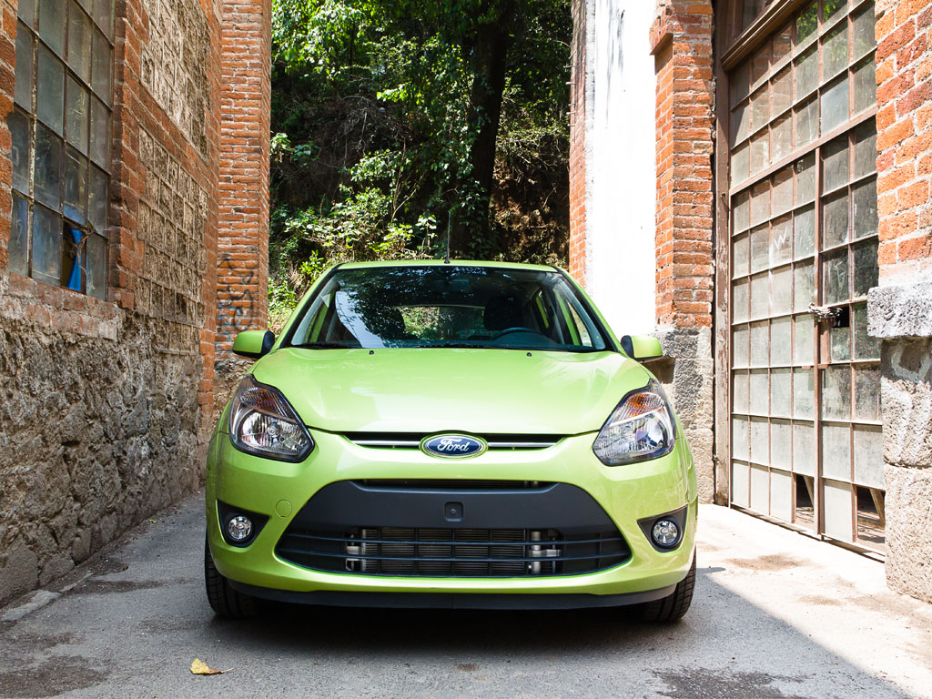 Ford Fiesta Ikon Hatchback 2012 - Autocosmos.com