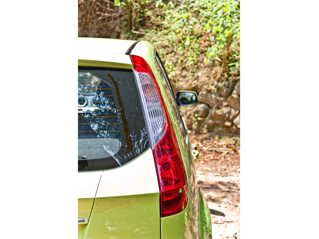 Ford Fiesta Ikon Hatchback 2012 - Autocosmos.com