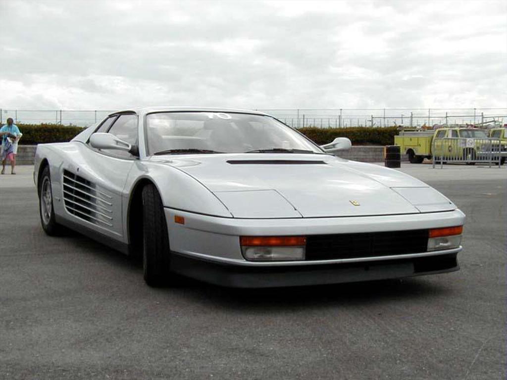 Patrulla Ferrari Testarossa - Autocosmos.com