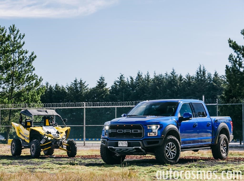 Ford Lobo Raptor vs. Yamaha YXZ 1000 R - Autocosmos.com
