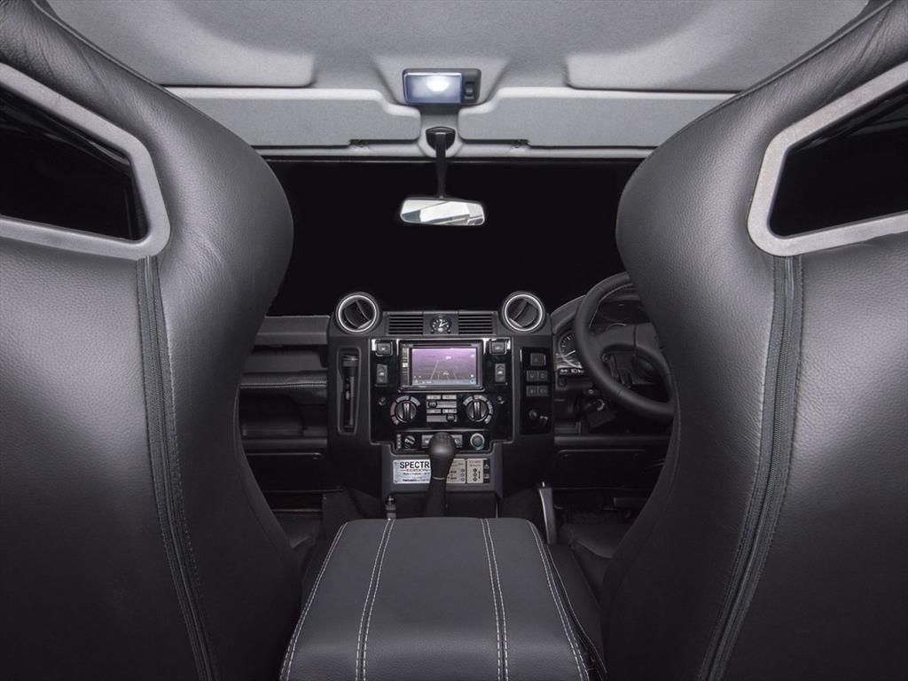 Land Rover Defender 90 Spectre Edition - Autocosmos.com