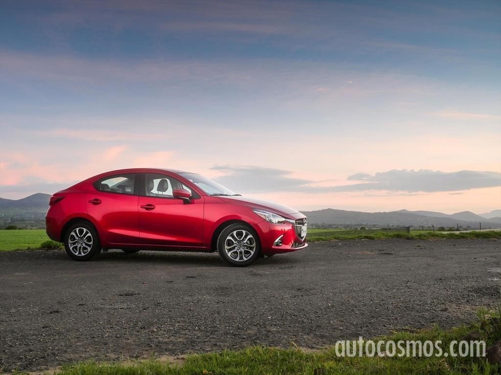 Mazda 2 Sedán 2019 - Autocosmos.com