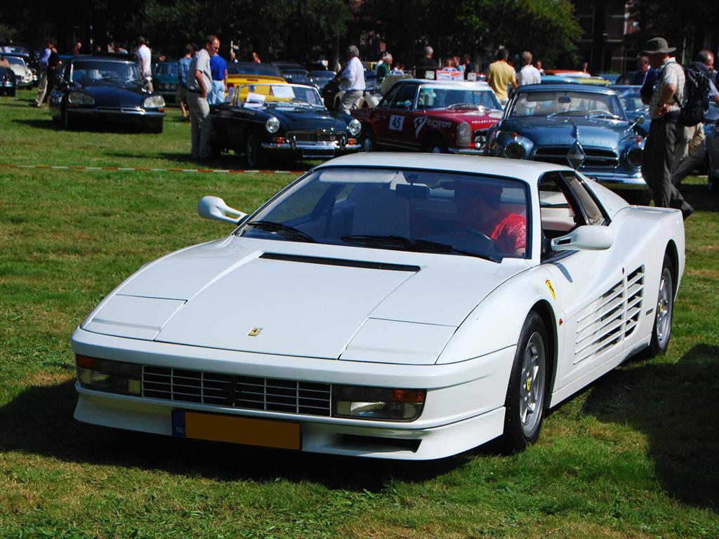 Patrulla Ferrari Testarossa - Autocosmos.com