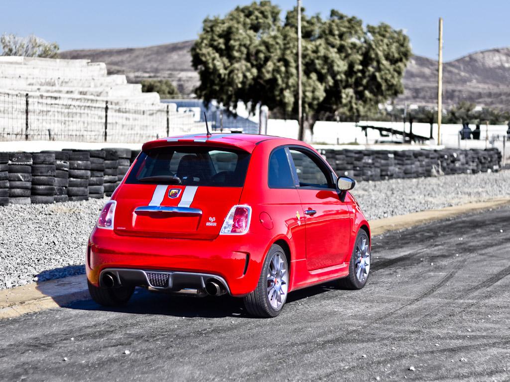 FIAT 500 Abarth Tributo Ferrari Romeo Ferraris - Autocosmos.com
