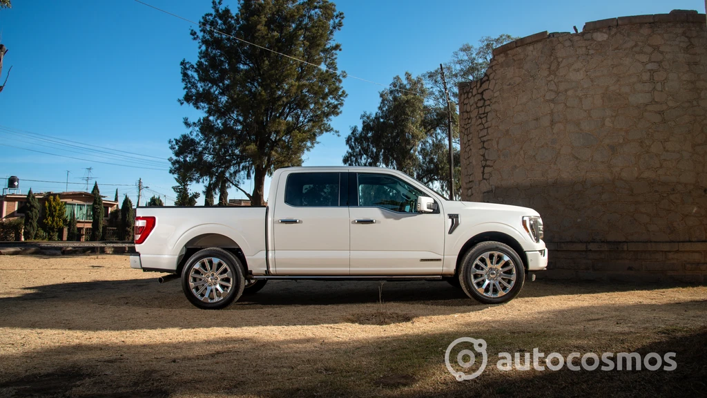 Ford Lobo HEV 2023 prueba - Autocosmos.com