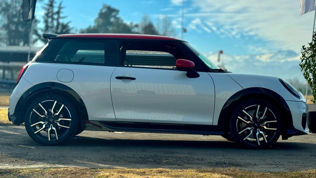 MINI Cooper 3p 2024 en Chile - Autocosmos.com