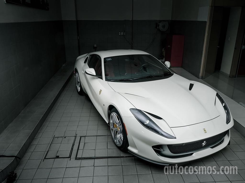 Ferrari 812 Superfast - Autocosmos.com