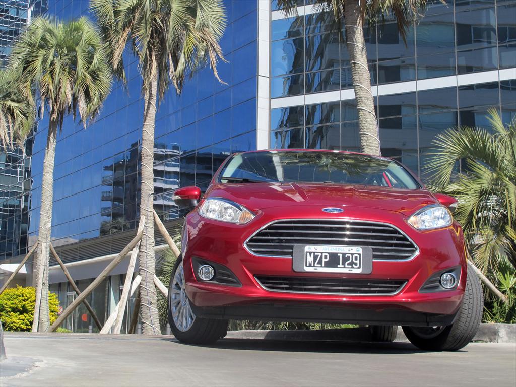 Manejamos el nuevo Ford Fiesta KD Powershift - Autocosmos.com