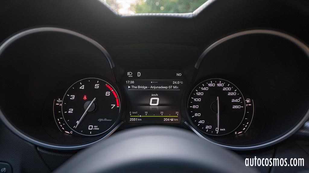 Test Drive Alfa Romeo Stelvio - Autocosmos.com