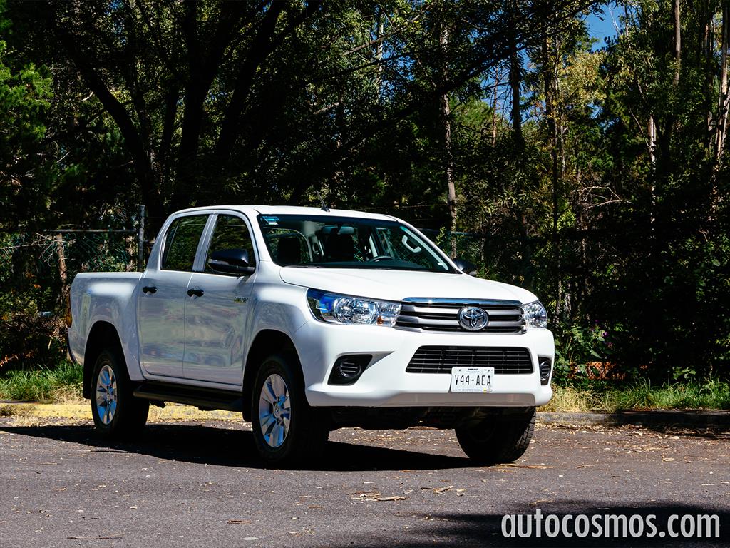 Nueva Toyota Hilux a prueba - Autocosmos.com