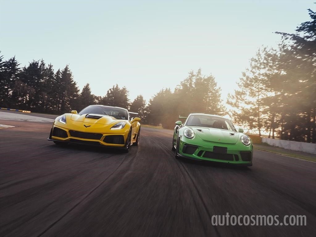 Porsche 911 GT3 RS vs Chevrolet Corvette ZR1 - Autocosmos.com