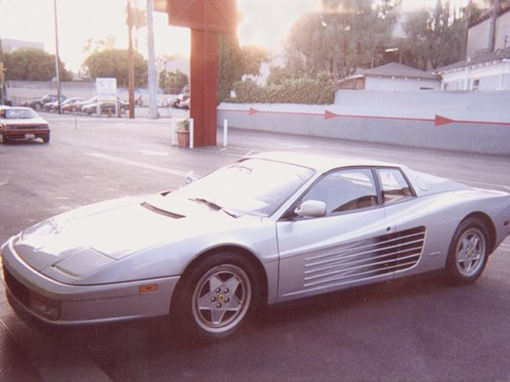 Patrulla Ferrari Testarossa - Autocosmos.com