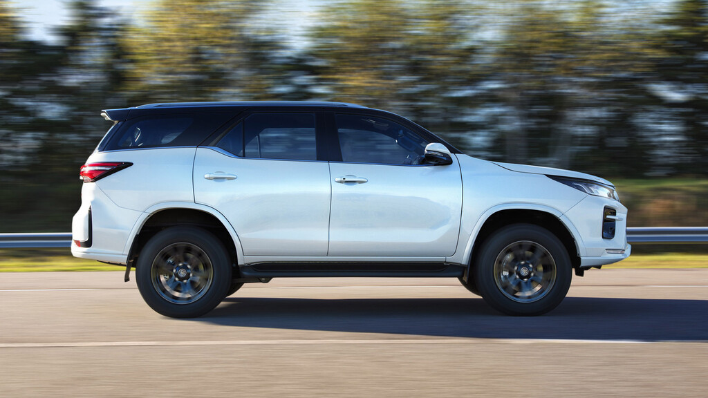 Toyota SW4 GR-S - Autocosmos.com