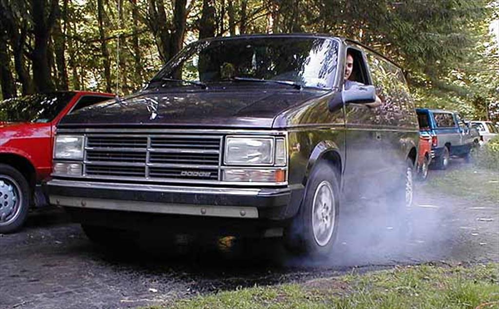 Dodge Caravan Turbo - Autocosmos.com