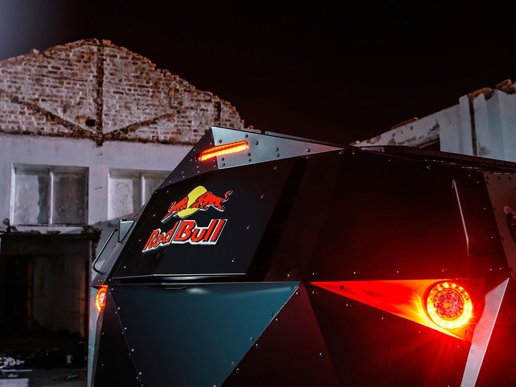 Red Bull Defender - Autocosmos.com