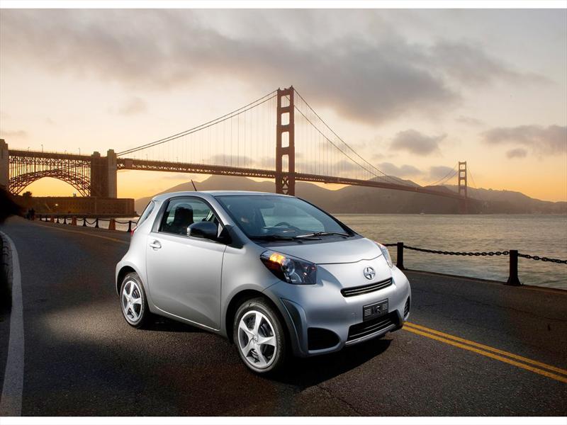 Toyota IQ con pantalla del smartphone
