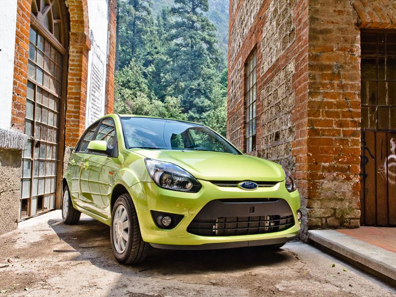Ford Fiesta Ikon Hatchback 2012 - Autocosmos.com