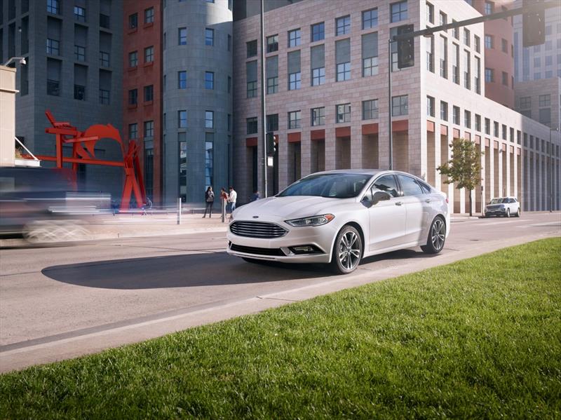 Ford Fusion 2017 se renueva en Chile por $15.940.000