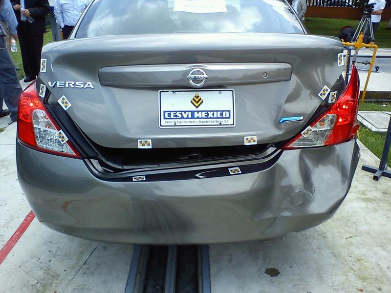 Cesvi México realiza prueba de choque frontal del Nissan Versa 2 2012