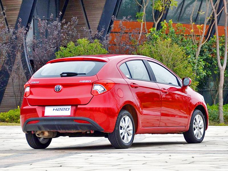 Brilliance estrena en Chile el H220: Nuevo Hatchback juvenil