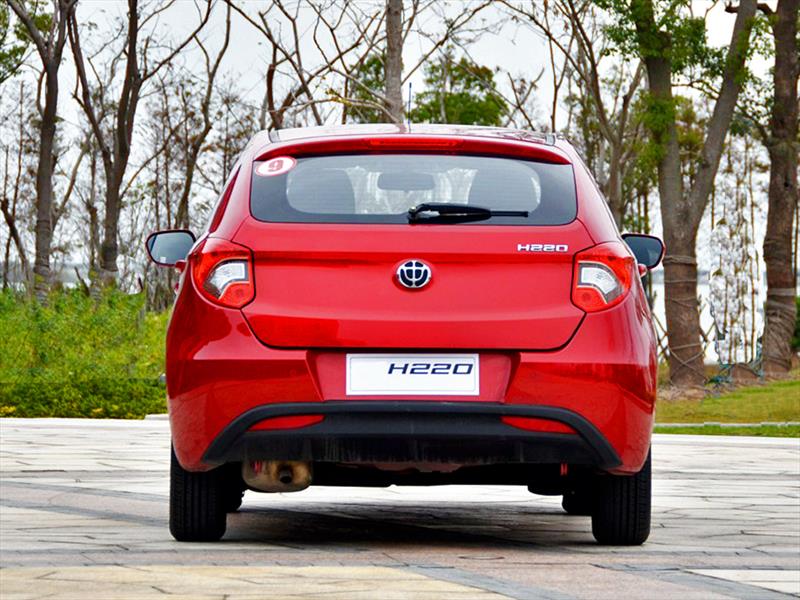 Brilliance estrena en Chile el H220: Nuevo Hatchback juvenil