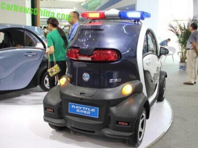 En China exhiben burda copia del Renault Twizy