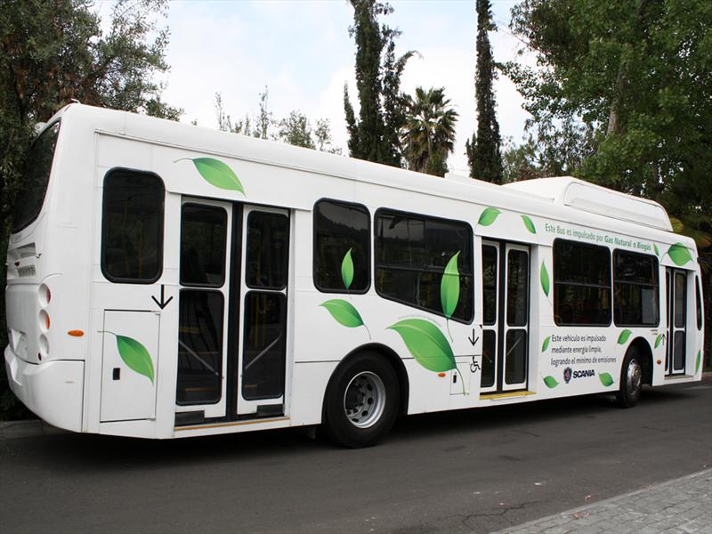 Llegó a Chile primer bus a gas natural o biogás para el transporte urbano
