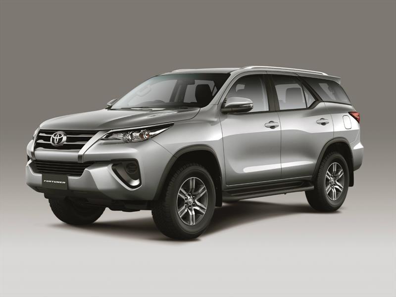 Toyota Fortuner SW4 - Autocosmos.com