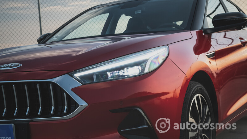 JAC J7 vs MG GT ¿Cuál es el mejor sedán compacto chino en México?