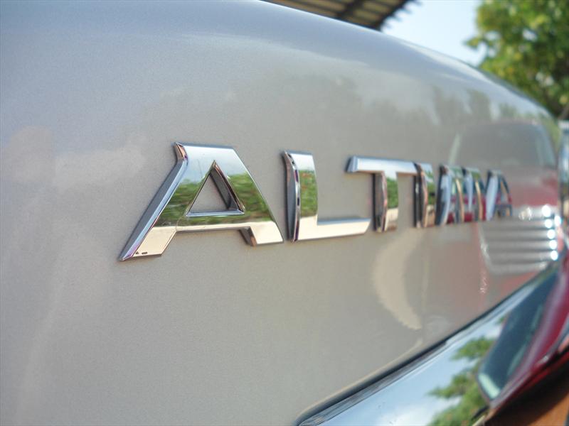 Nuevos Nissan Sentra y Altima 2013: Debut en Chile