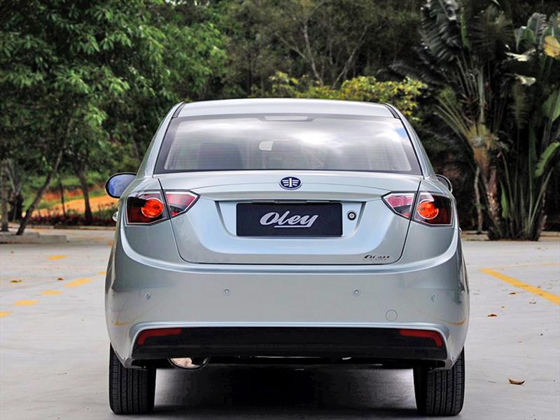 FAW Oley: Arriba a Chile en versiones Sedán y Hatchback