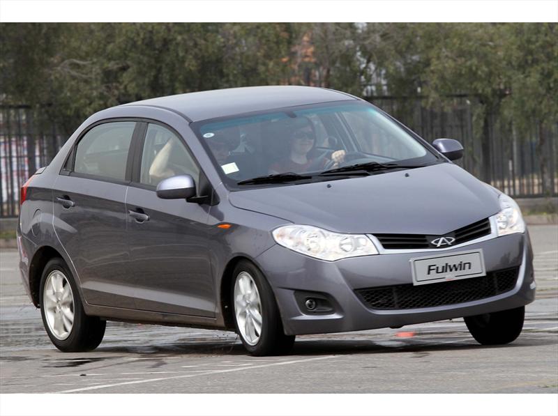 Chery Fulwin: Llega a Chile en versiones sedán y hatchback