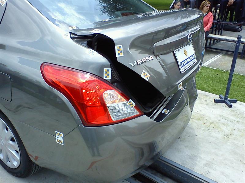 Cesvi México realiza prueba de choque frontal del Nissan Versa 2 2012