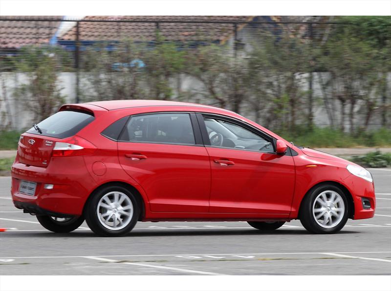 Chery Fulwin: Llega a Chile en versiones sedán y hatchback