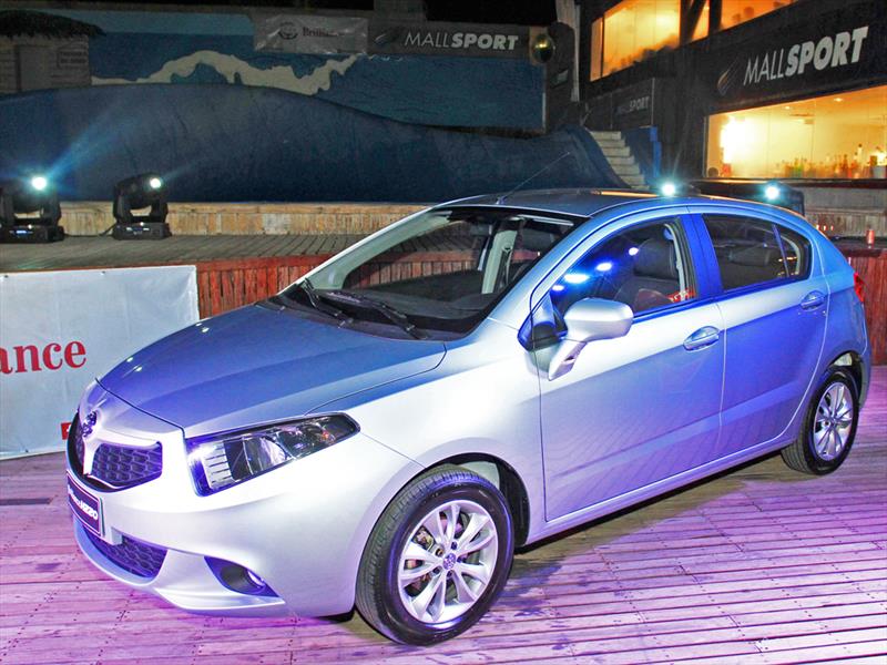 Brilliance estrena en Chile el H220: Nuevo Hatchback juvenil