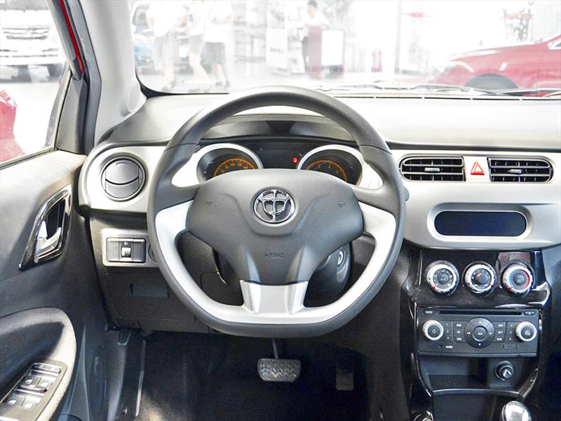 Brilliance estrena en Chile el H220: Nuevo Hatchback juvenil