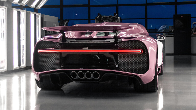 Un Bugatti Chiron con detalles color rosa, fue el detalle de un ...