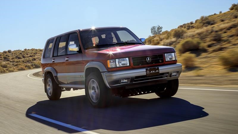 Acura restaura un viejo SLX con tecnología moderna