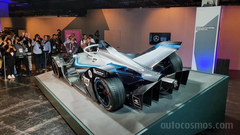 Mercedes-Benz revela auto de Fórmula E y pilotos