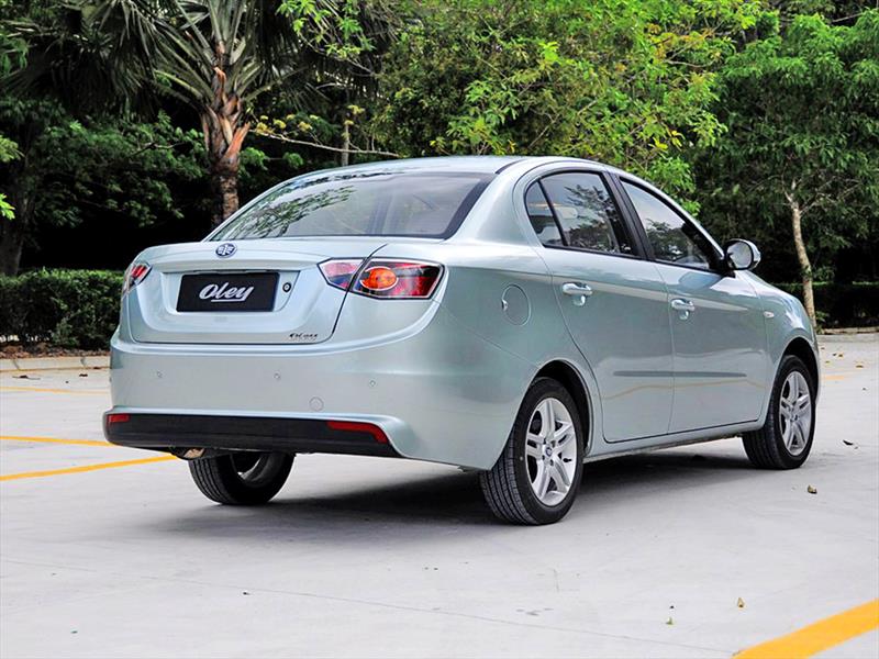 FAW Oley: Arriba a Chile en versiones Sedán y Hatchback