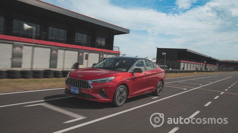 JAC J7 vs MG GT ¿Cuál es el mejor sedán compacto chino en México?