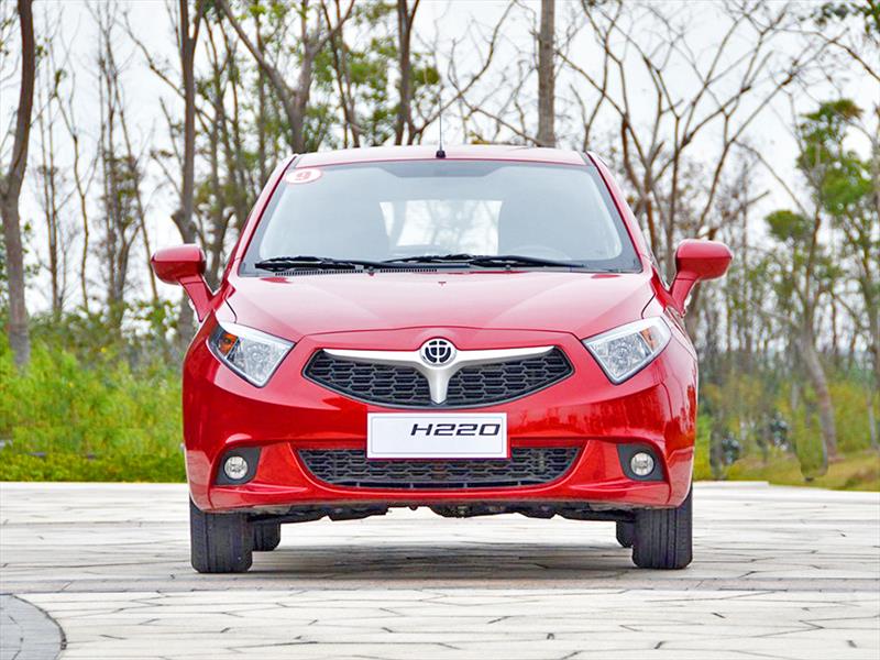 Brilliance estrena en Chile el H220: Nuevo Hatchback juvenil
