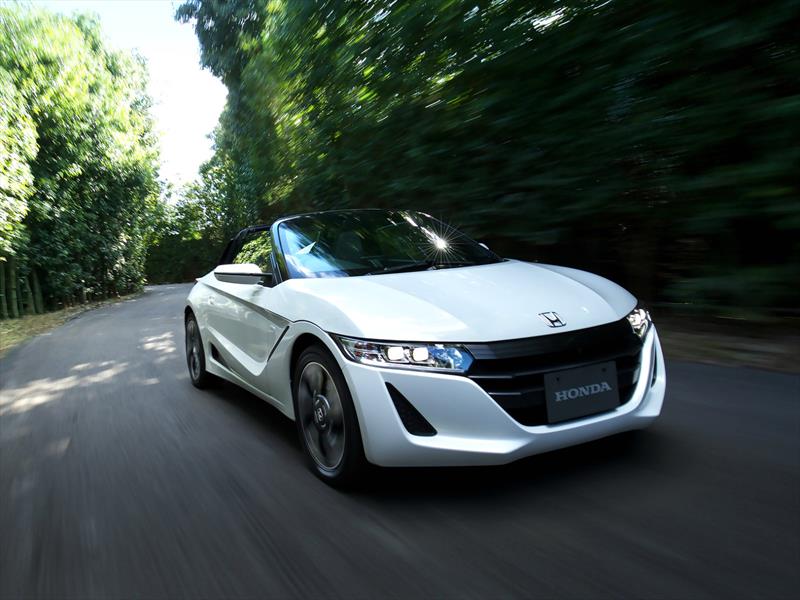 Honda S660, un mini convertible exclusivo para Japón