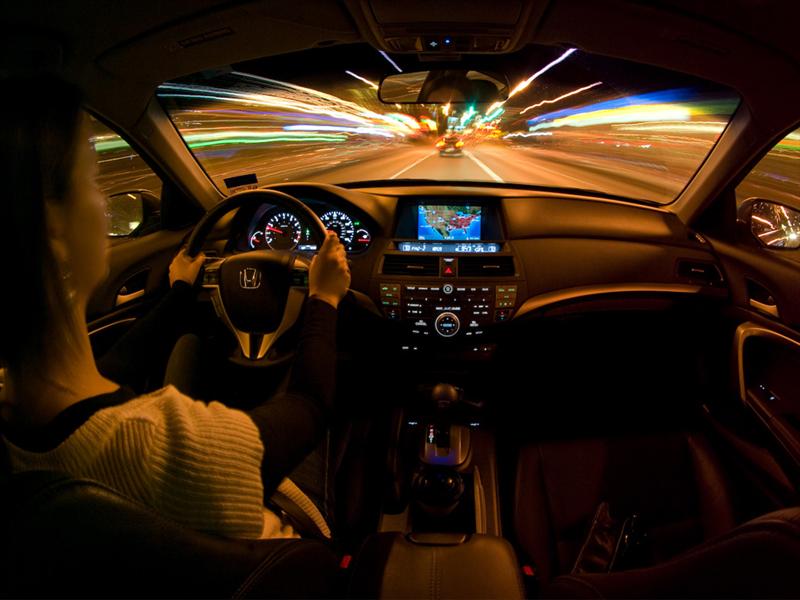 5 tips para manejar de noche