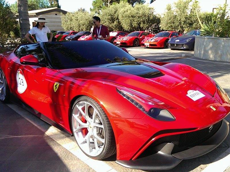 La primera Ferrari F12 convertible es una pieza única