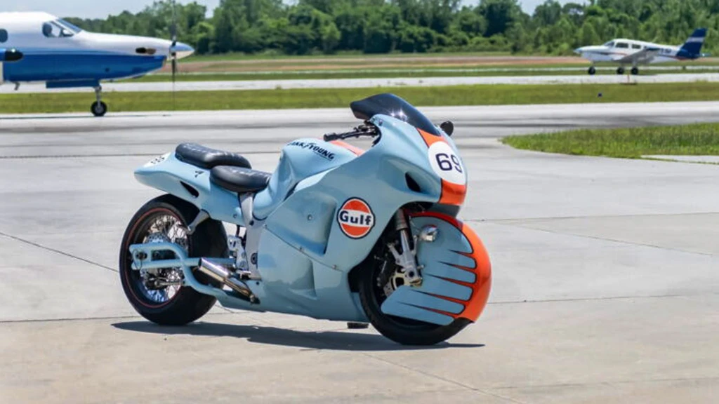 Suzuki Hayabusa GSX 1300R 2002, la moto que rinde tributo a la emoción ...