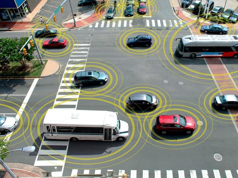 Los autos del futuro cercano tendrán que comunicarse entre sí