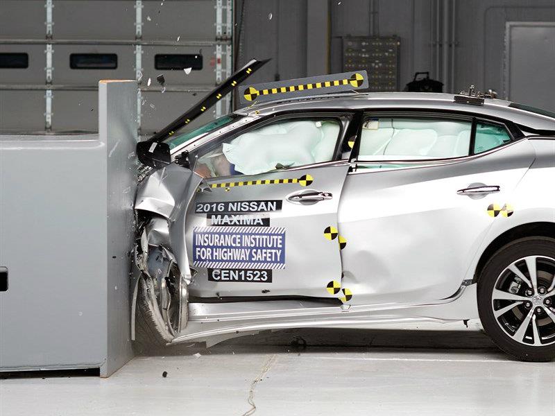 Nissan Maxima 2016 catalogado como Top Safety Pick+ por el IIHS