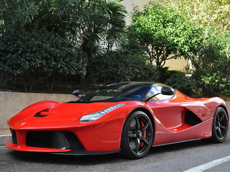 Lewis Hamilton compra un Ferrari LaFerrari