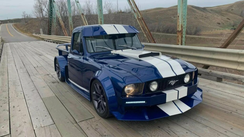 Conoce a este Ford Mustang GT convertido en una pick-up estilo retro